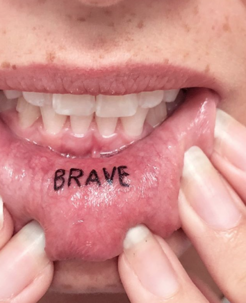 Mutig! DAS steckt hinter Betty Taubes "BRAVE"-Tattoo auf der Innenseite ...